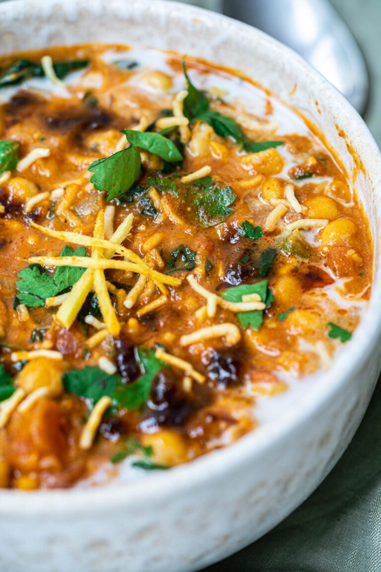 Chickpea and Spinach Curry (Vegan) - Six Hungry Feet