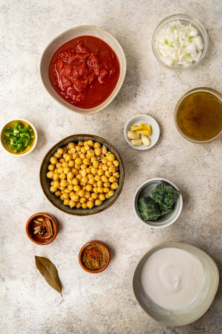 Chickpea and Spinach Curry (Vegan) - Six Hungry Feet